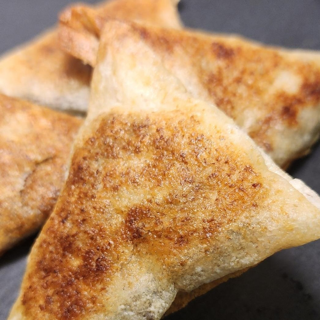 Sambousa Meat & Cheese Mix ( 6 pcs ) سمبوسة لحمه وجبن – Mum's Gusto